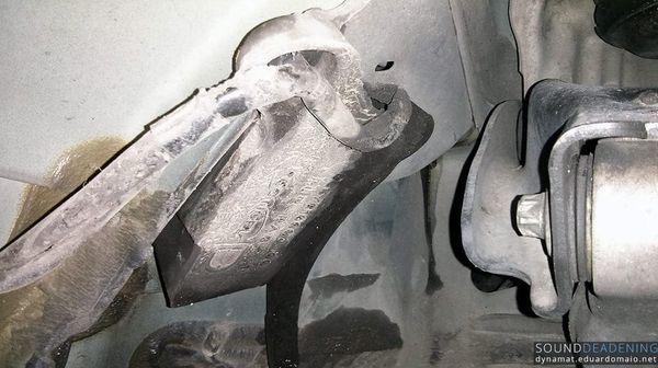 Front wheel wells - Sound Deadening